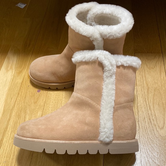 Stuart Weitzman | Shoes | Nwt Stuart Weitzman Womens Shearling ...